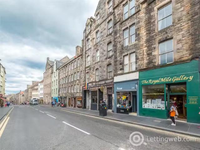 Property to rent in 2f2 Canongate, Royal Mile, Edinburgh, EH8