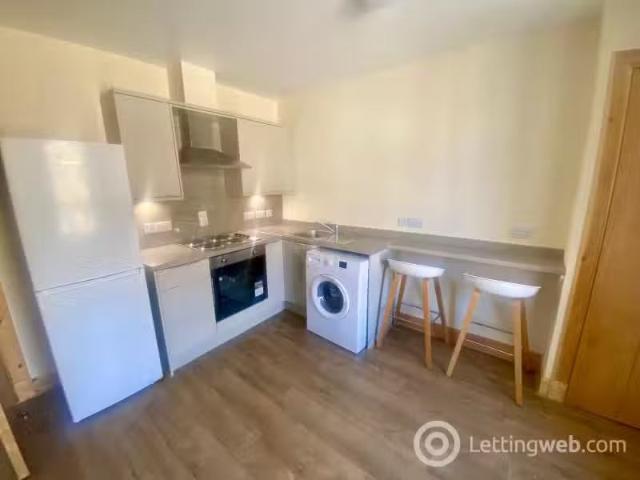 Property to rent in 35 Rosefield Street off Blackness Road.