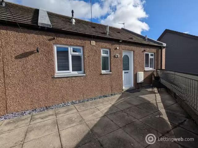Property to rent in 38 High Street, Bonnyrigg, EH19 2AA