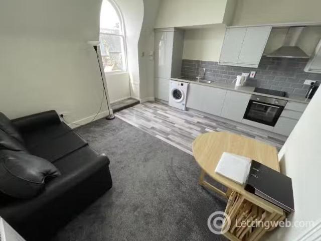 Property to rent in 33 Commercial Street, Dundee
