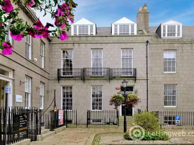 Property to rent in 3b Golden Square, Aberdeen, AB10 1RD