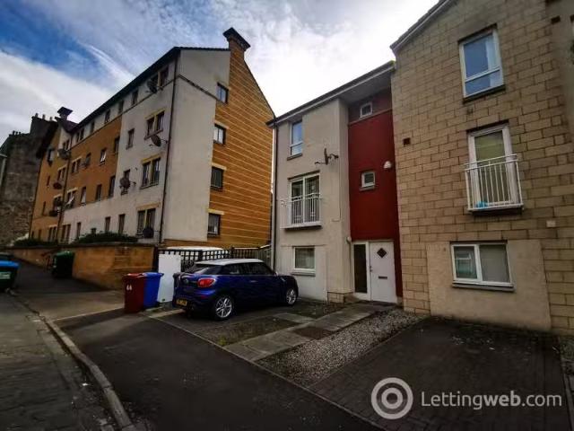Property to rent in 44 Rosefield