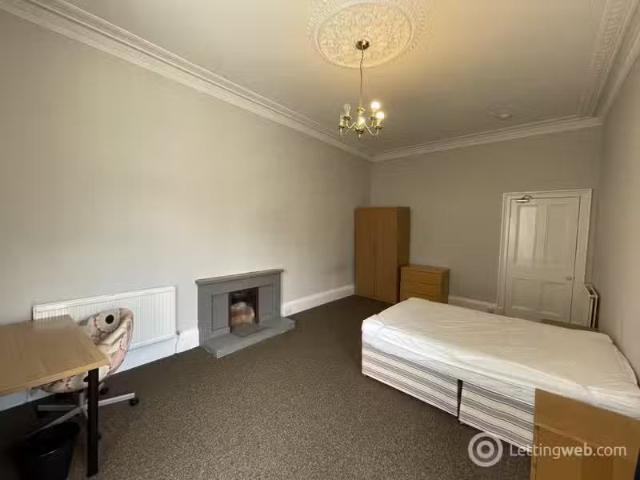 Property to rent in 4 1f2 Haymarket Terrace