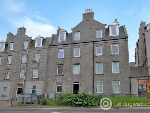 Property to rent in 4B, 37 Skene Square, Aberdeen, AB25 2UP