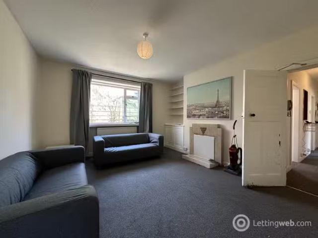 Property to rent in 644B Holburn Street
