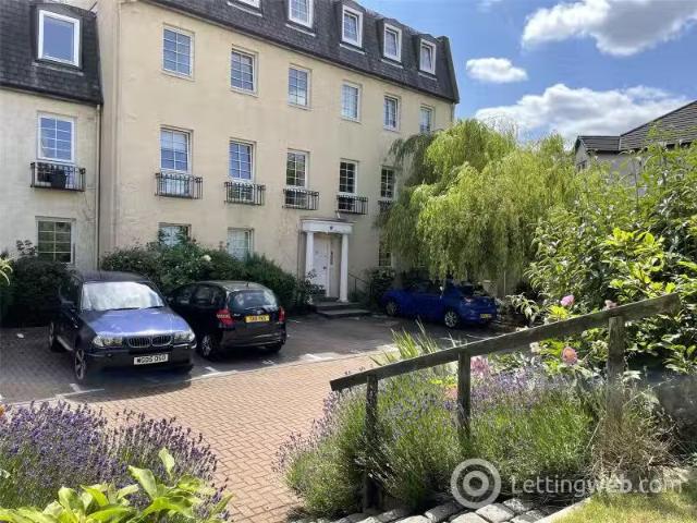 Property to rent in 61/5 James Square, Caledonian Crescent, Ed.