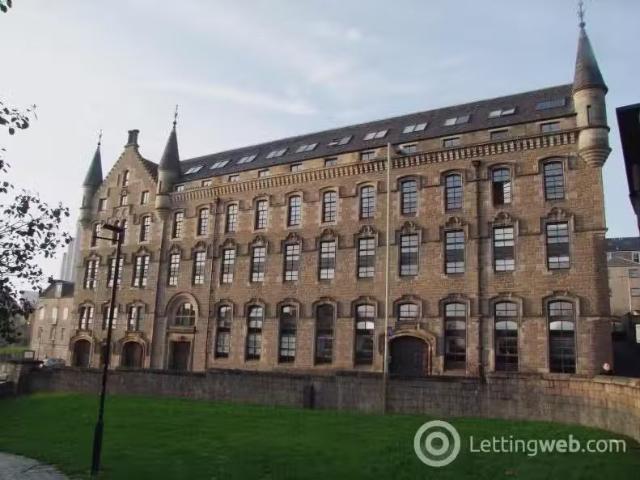 Property to rent in 6B Bonnethill Place, DD1 2AD