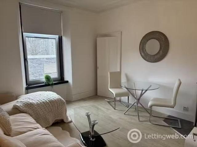 Property to rent in 73d Charlotte Street, Aberdeen, AB25 1LY