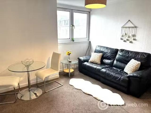 Property to rent in 73f Charlotte Street, Aberdeen, AB25 1LY