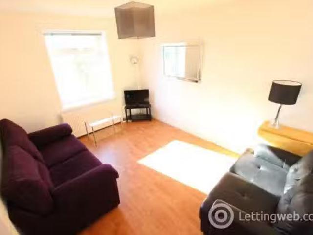 Property to rent in 7 Ash hill Place