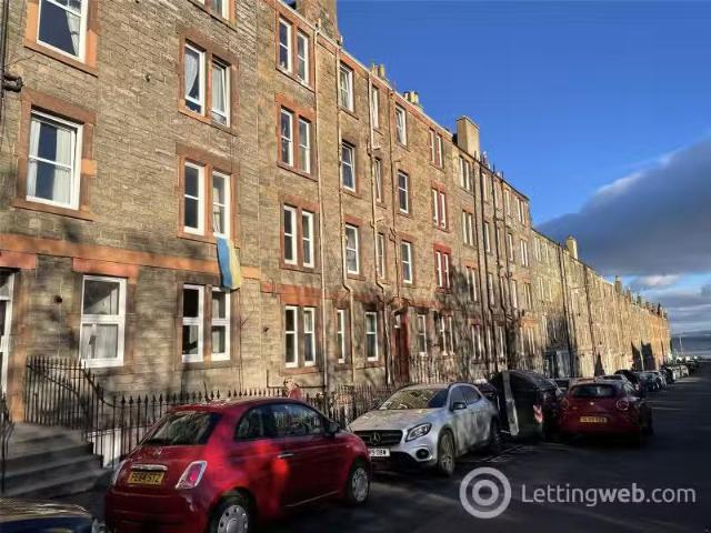 Property to rent in 8/10 Kings Road, Portobello, EH15