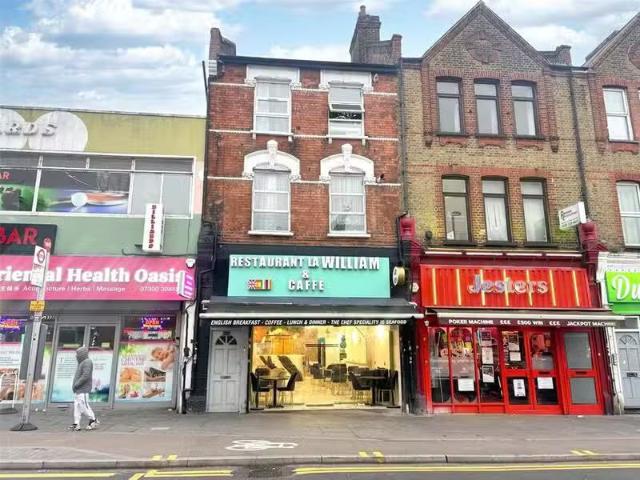 Property to rent, Lea Bridge Road, London, E10 £2,333 pcm