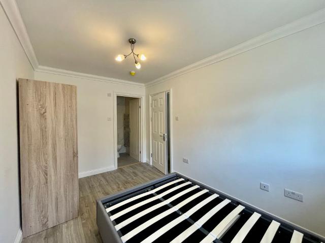 property to rent The Frenches, Redhill, Surrey, RH1