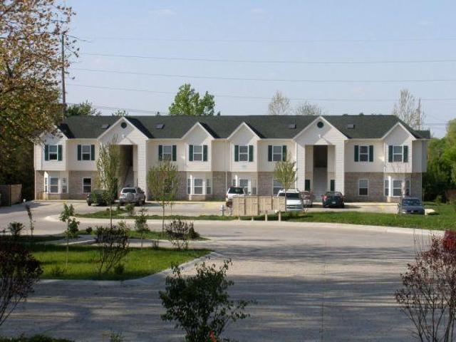 Property Company has variety of apts/houses/condos for Summer/Fall! Bloomington