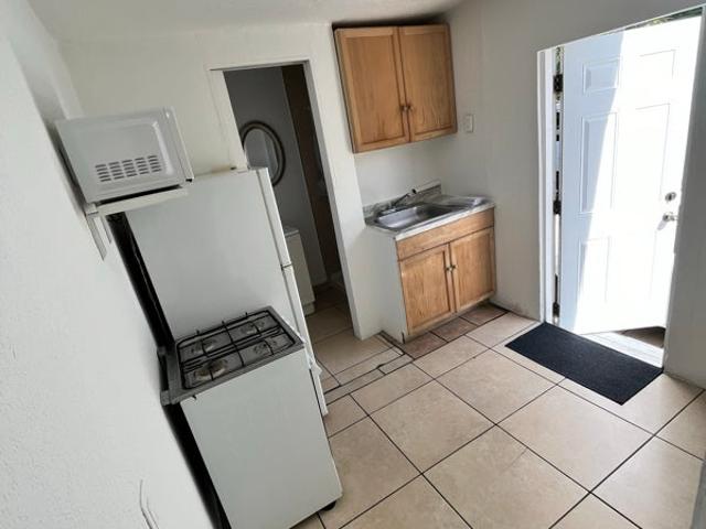 Property for rent 1 BR bathroom