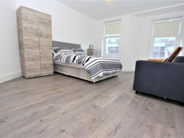 Property for rent in Ballards Lane, London N3