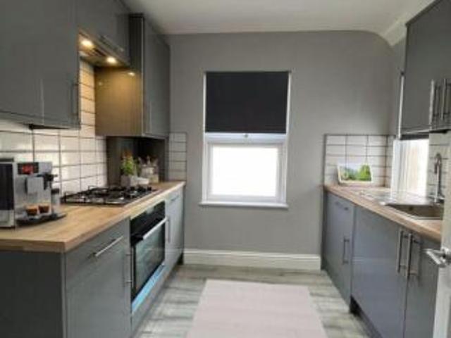 Property for rent in High Standard Rooms Available Now Meadfield Road, Slough, SL3