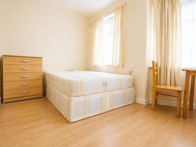 Property for rent in Nightingale Road, N9