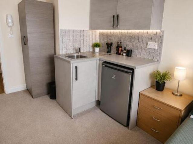 Property for rent in St. Edmunds Close, Erith DA18