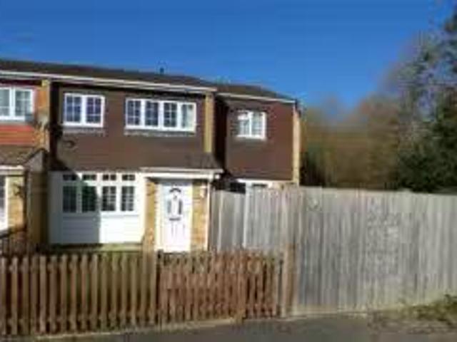Property & Houses For Sale: Southwark Close, Yateley, Hampshire