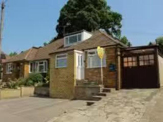 Property & Houses For Sale: Rock Gardens Aldershot, Hampshire