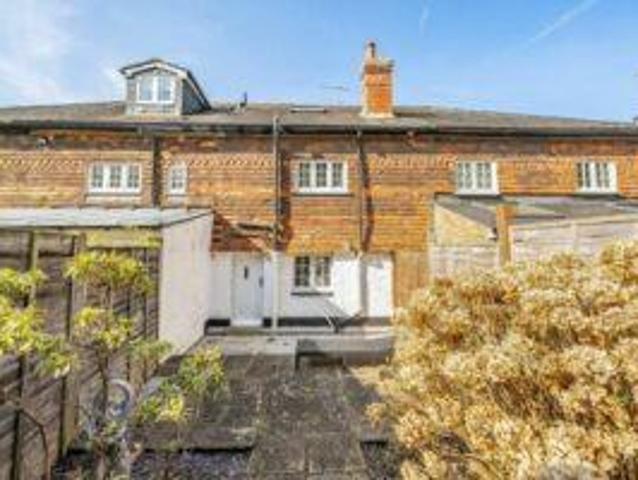 Property & Houses to Rent: 2 Hillside Cottages, Guildford