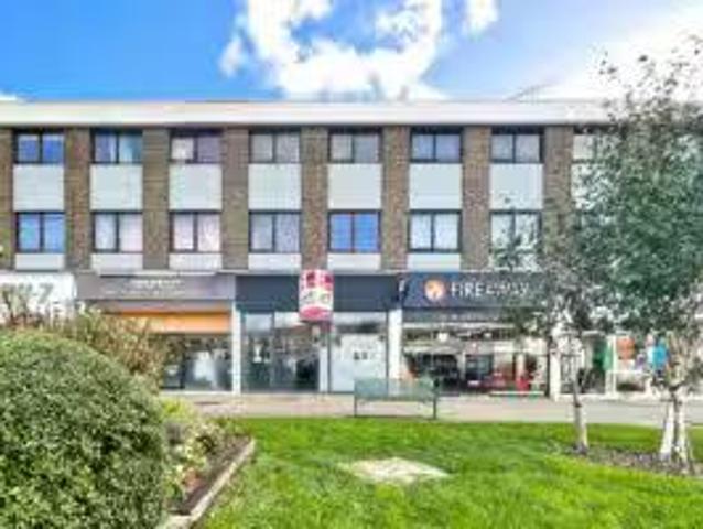 Property & Houses to Rent: The Parade, Frimley, Camberley