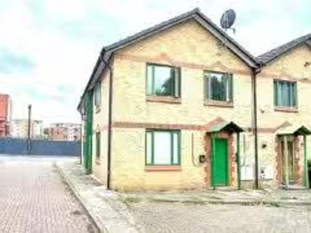 Property & Houses to Rent: Victoria Avenue, Camberley, Surrey