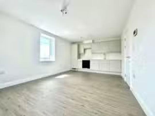 Property & Houses to Rent: Victoria Road, Farnborough, Hampshire