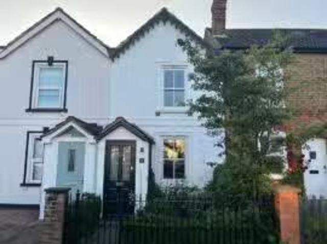 Property & Houses to Rent: Winchester Street, Farnborough, Ham.