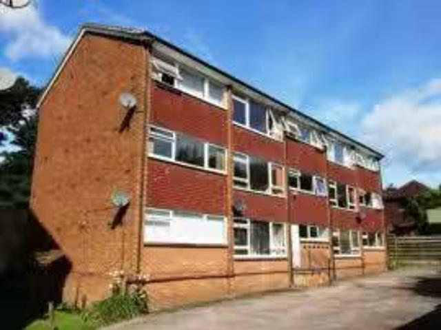 Property & Houses to Rent: Willow Court, Station Approach, Ald.