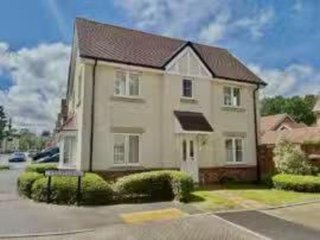 Property & Houses to Rent: Wright Avenue, Blackwater, Camberley