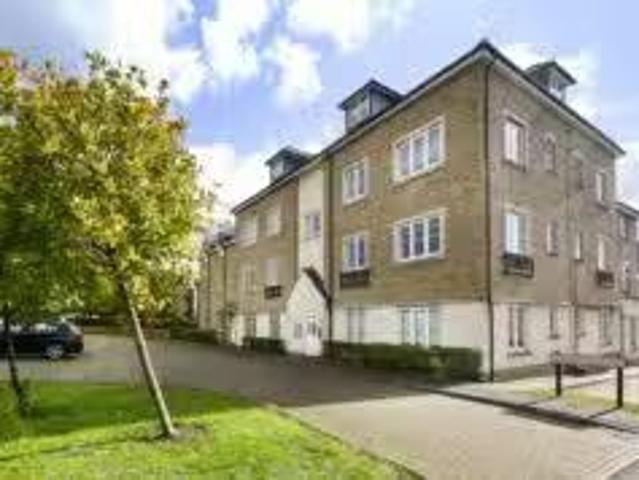 Property & Houses to Rent: Allington Close, Farnham, Surrey