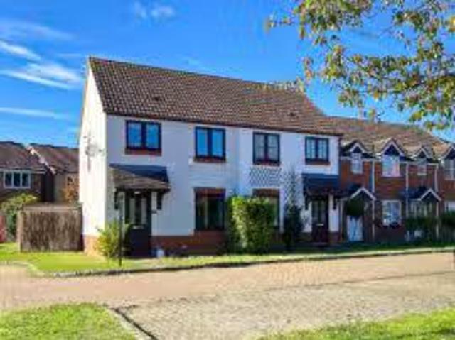 Property & Houses to Rent: Bergenia Court, West End, Woking