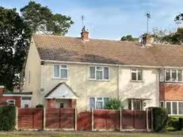 Property & Houses to Rent: Broomhill Road, Farnborough