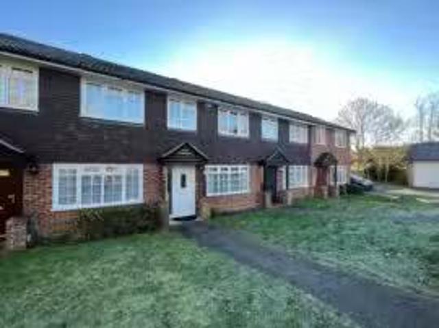 Property & Houses to Rent: Christie Close, Lightwater, Surrey
