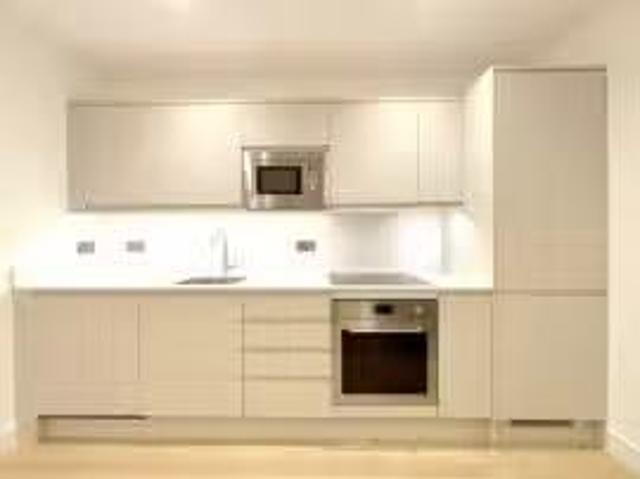 Property & Houses to Rent: Farnborough Road, Farnborough, Hamp.