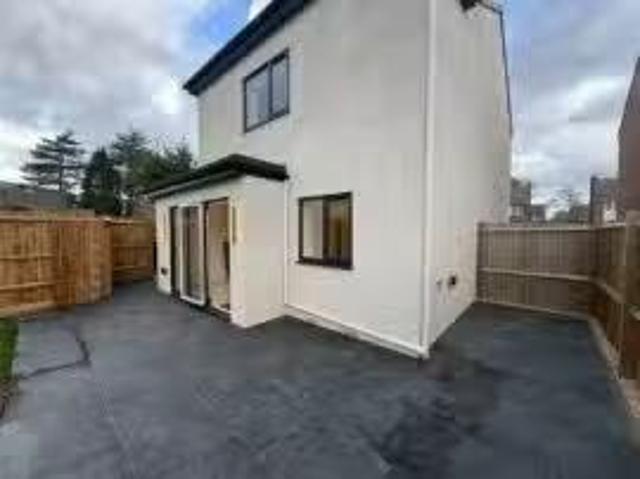 Property & Houses to Rent: Field Way, Aldershot, Hampshire