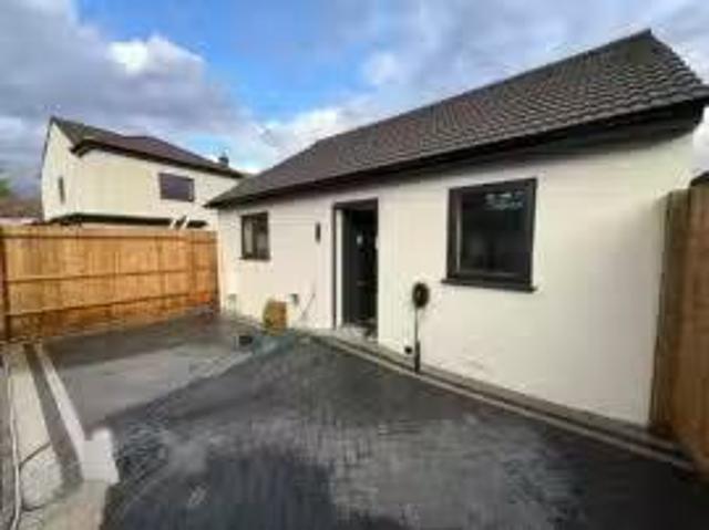 Property & Houses to Rent: Field Way, Aldershot, Hampshire
