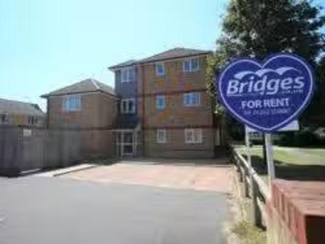 Property & Houses to Rent: Honey Court, 1 Meadow Road, Farnbor.