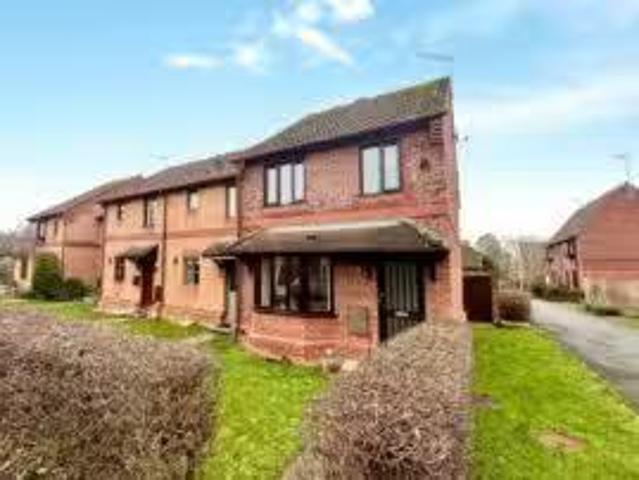 Property & Houses to Rent: Hop Garden Road, Hook, Hampshire