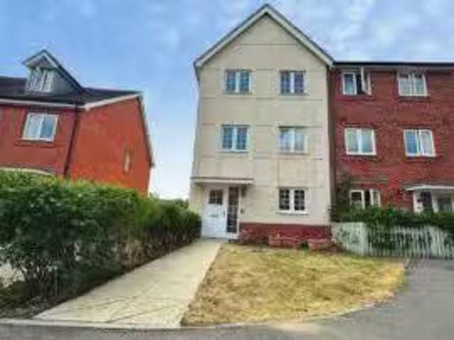 Property & Houses to Rent: Jubilee Drive, Church Crookham, Fleet