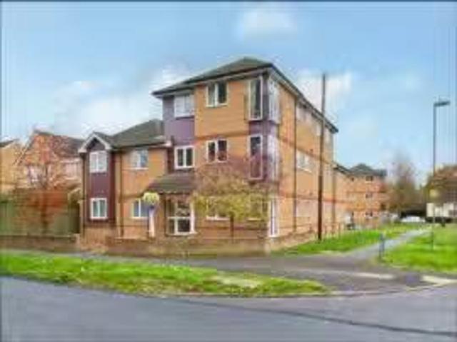 Property & Houses to Rent: Meadow Road, Farnborough, Hampshire