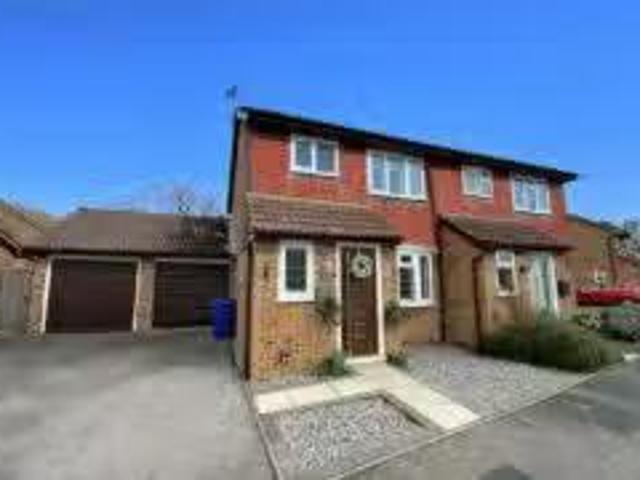 Property & Houses to Rent: Netherhouse Moor, Church Crookham.
