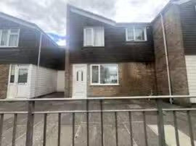 Property & Houses to Rent: Normanton Road, Basingstoke, Hampsh.