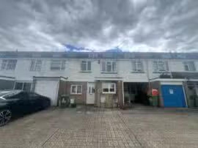 Property & Houses to Rent: Normanton Road, Basingstoke, Hampsh.
