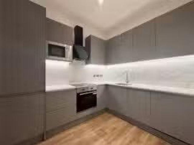 Property & Houses to Rent: Roop House, Fleet, Hampshire