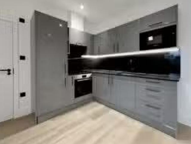 Property & Houses to Rent: Rye Close, Fleet, Hampshire