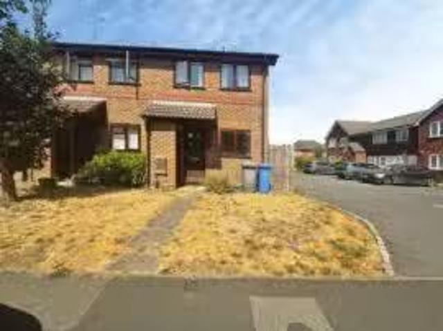 Property & Houses to Rent: Swan Way, Church Crookham, Fleet