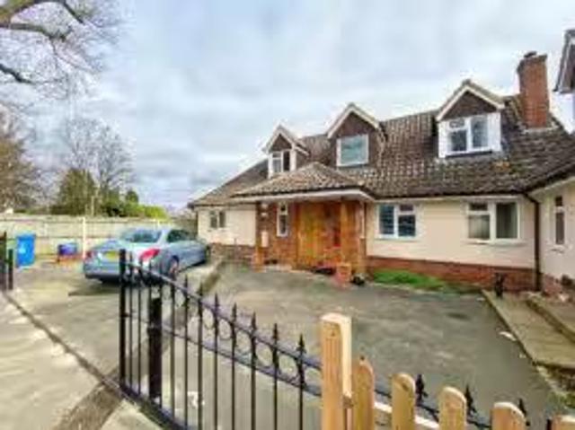 Property & Houses to Rent: St. Johns Road, Farnborough